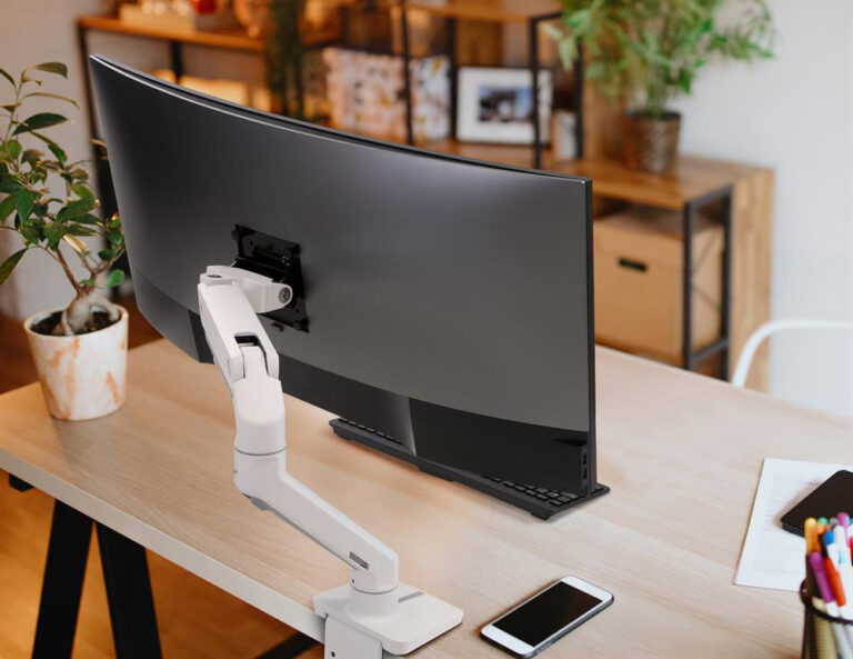 Guide to Monitor Brands: Our Favorite To Recommend [Workloads Explored]